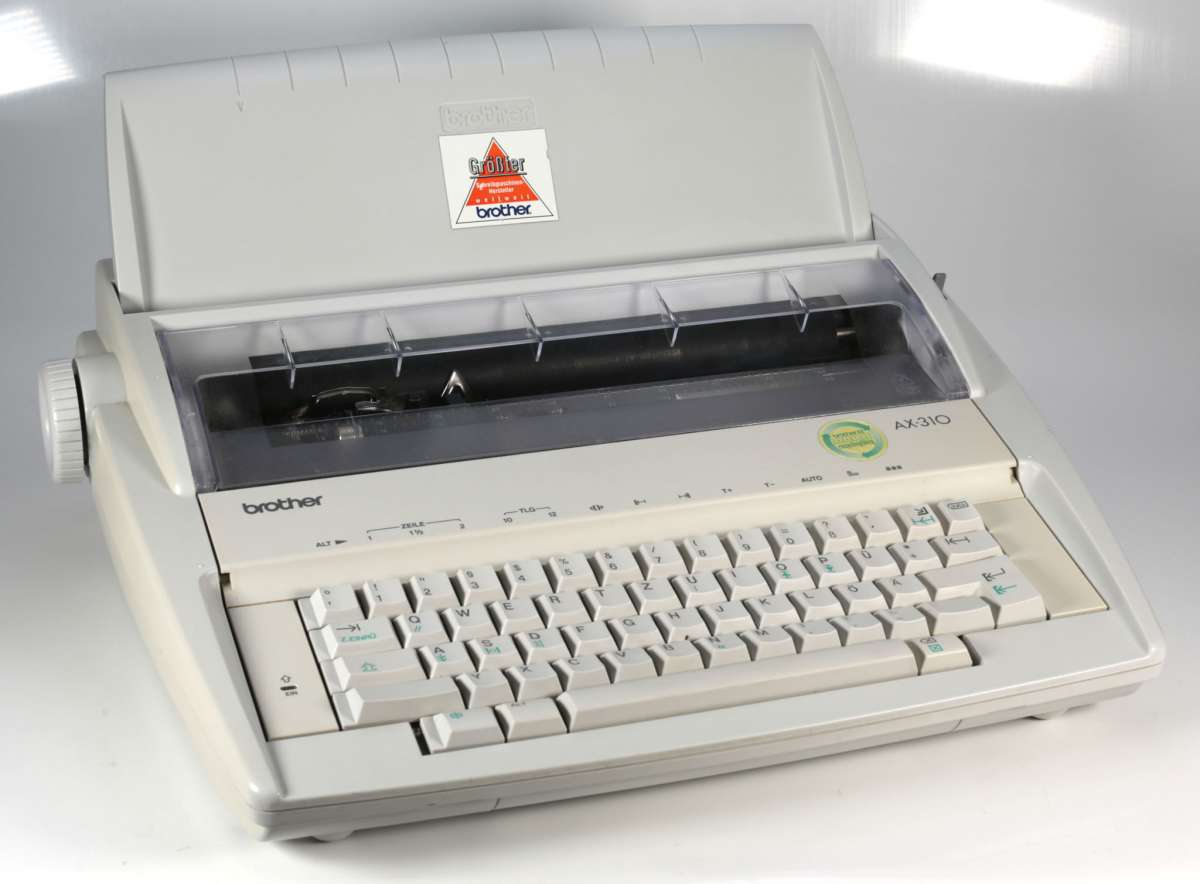 brother AX-310 portable Schreibmaschine | 123-Elektronik.de