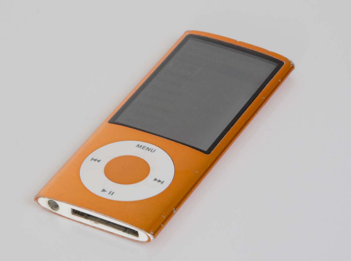 Apple iPod Nano MP3-Player mit Kamera orange 8 GB | 123-Elektronik.de